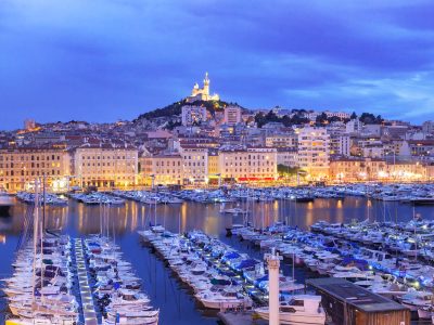 Екскурзии в чужбина със самолет и автобус | Away.bg